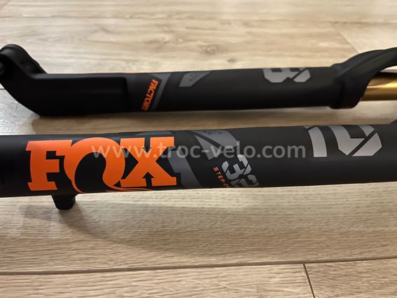 Fourche FOX 32 Step Cast Factory 100mm Neuve - FOX - 33120 - Troc Vélo