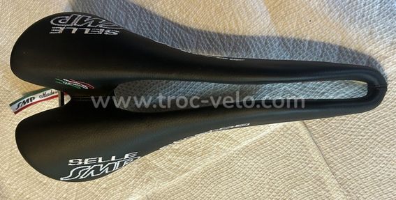 Selle de course SMP Stratos - GARMIN - 24599 - Troc Vélo